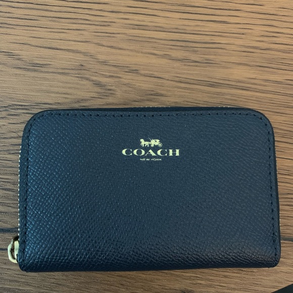 Coach | Bags | Coach Leather Zip Around Credit Card Wallet Card Case In ...